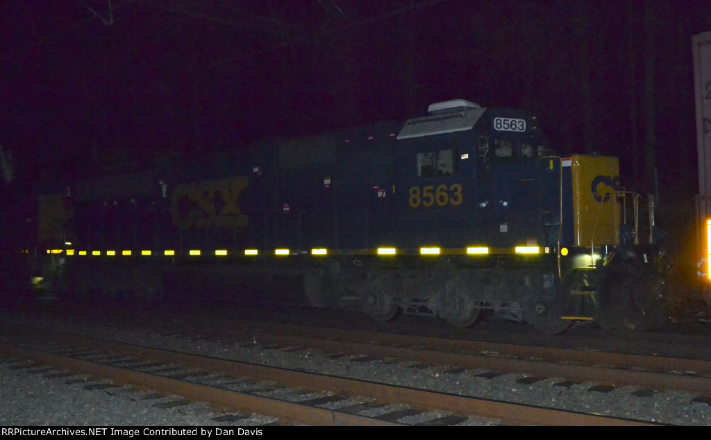 CSX SD50-2 8563 trails an ES40DC on Q438-09